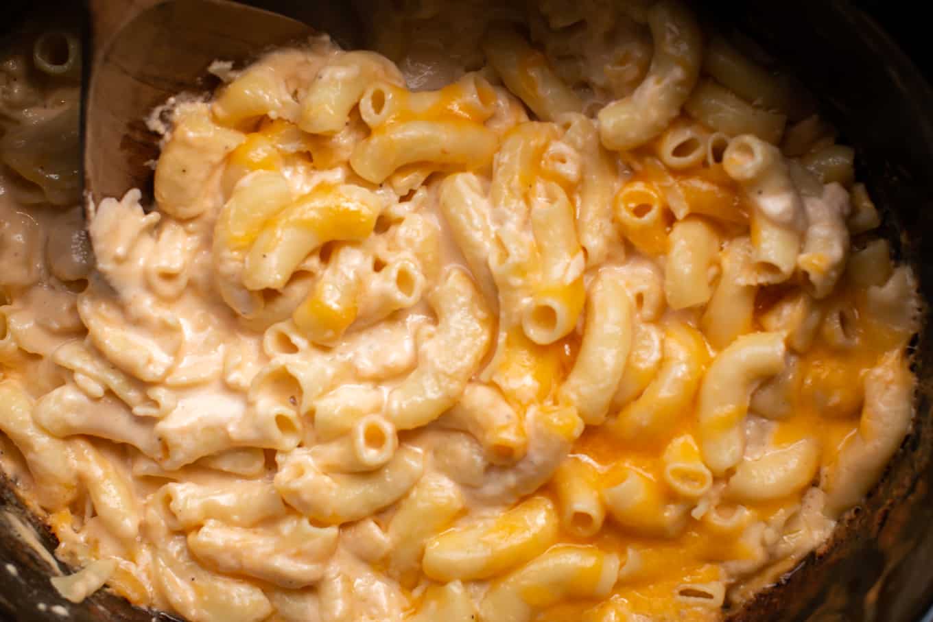 Slow Cooker Mac and Cheese - The Magical Slow Cooker